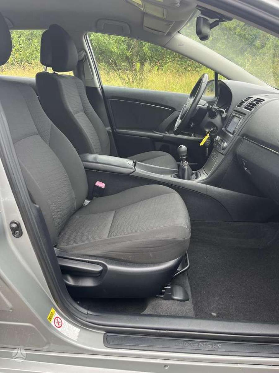 Grey Toyota Avensis 2009 in Vilnius, with an engine capacity of 1.80 L and mileage of 238 thousand km for 5650 €, photo 16 on AUTOMOTO.COM.LV