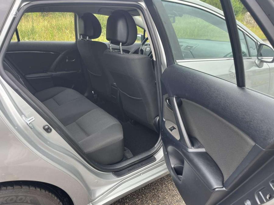 Grey Toyota Avensis 2009 in Vilnius, with an engine capacity of 1.80 L and mileage of 238 thousand km for 5650 €, photo 18 on AUTOMOTO.COM.LV