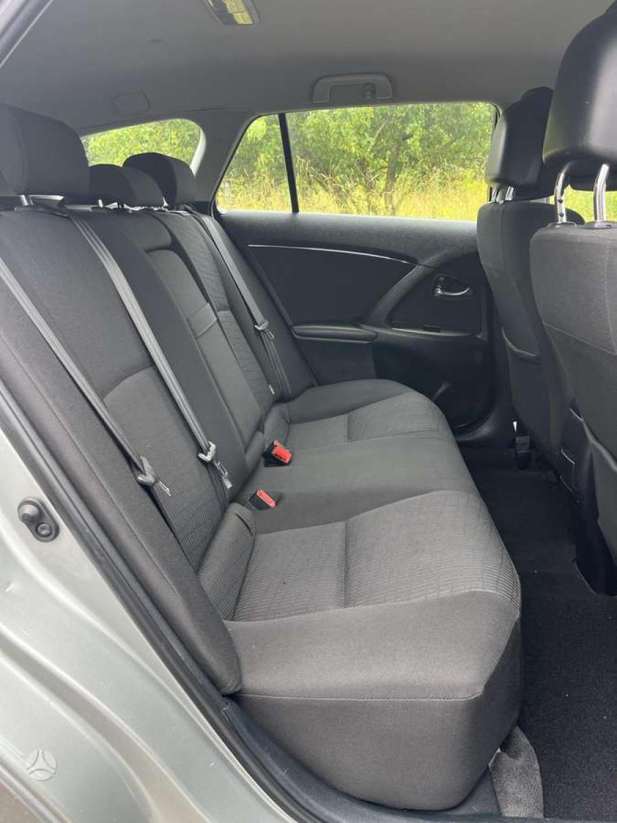 Grey Toyota Avensis 2009 in Vilnius, with an engine capacity of 1.80 L and mileage of 238 thousand km for 5650 €, photo 19 on AUTOMOTO.COM.LV