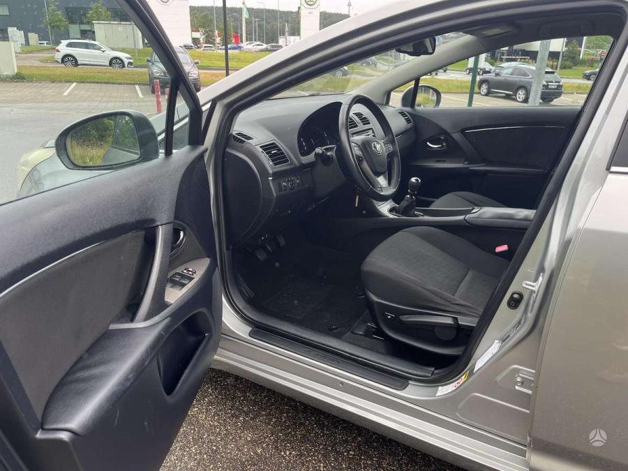 Grey Toyota Avensis 2009 in Vilnius, with an engine capacity of 1.80 L and mileage of 238 thousand km for 5650 €, photo 24 on AUTOMOTO.COM.LV