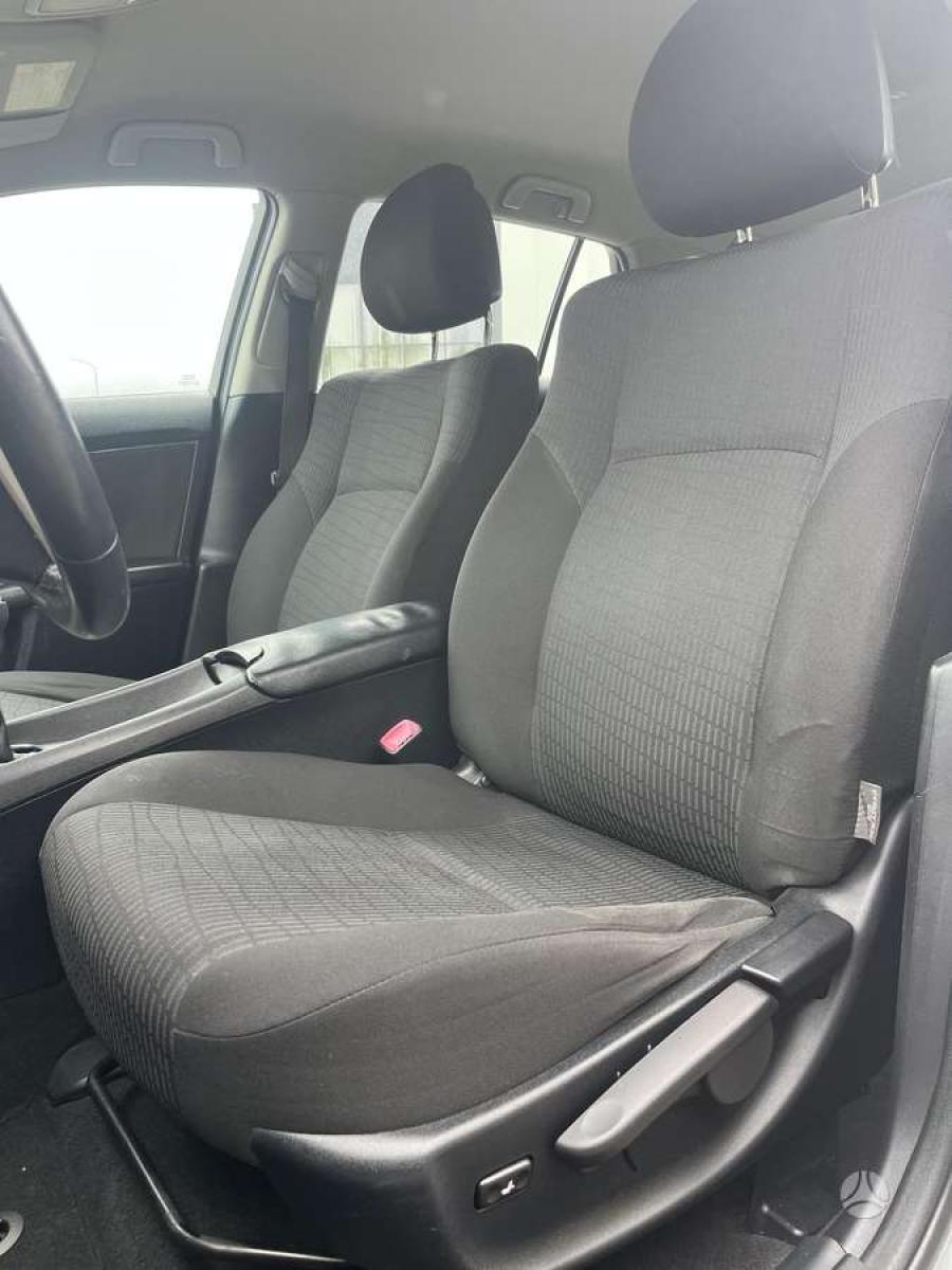 Grey Toyota Avensis 2009 in Vilnius, with an engine capacity of 1.80 L and mileage of 238 thousand km for 5650 €, photo 26 on AUTOMOTO.COM.LV