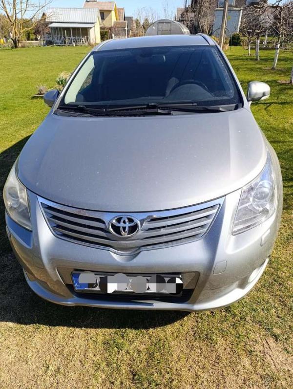 Grey Toyota Avensis 2009 in Siauliai, with an engine capacity of 2.23 L and mileage of 299 thousand km for 3500 €, photo 1 on AUTOMOTO.COM.LV