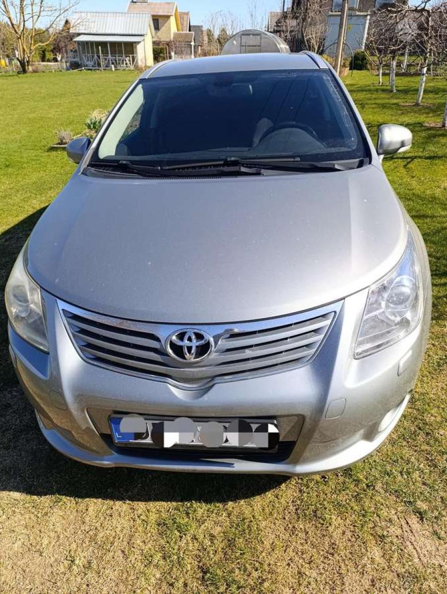 Grey Toyota Avensis 2009 in Siauliai, with an engine capacity of 2.23 L and mileage of 299 thousand km for 3500 €, photo 1 on AUTOMOTO.COM.LV