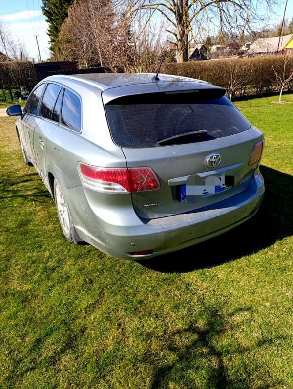Grey Toyota Avensis 2009 in Siauliai, with an engine capacity of 2.23 L and mileage of 299 thousand km for 3500 €, photo 2 on AUTOMOTO.COM.LV