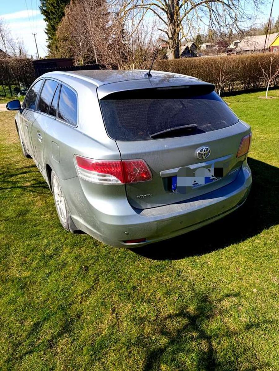 Grey Toyota Avensis 2009 in Siauliai, with an engine capacity of 2.23 L and mileage of 299 thousand km for 3500 €, photo 3 on AUTOMOTO.COM.LV
