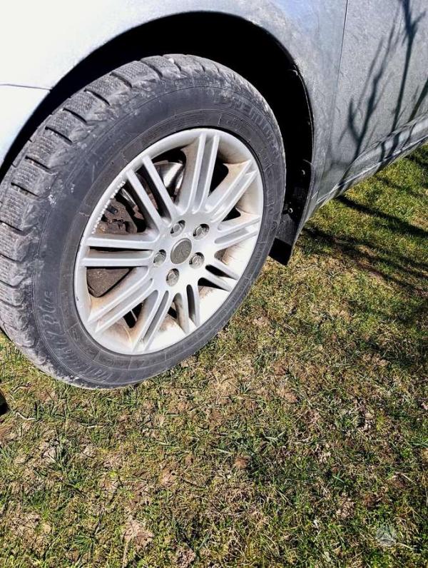 Grey Toyota Avensis 2009 in Siauliai, with an engine capacity of 2.23 L and mileage of 299 thousand km for 3500 €, photo 3 on AUTOMOTO.COM.LV