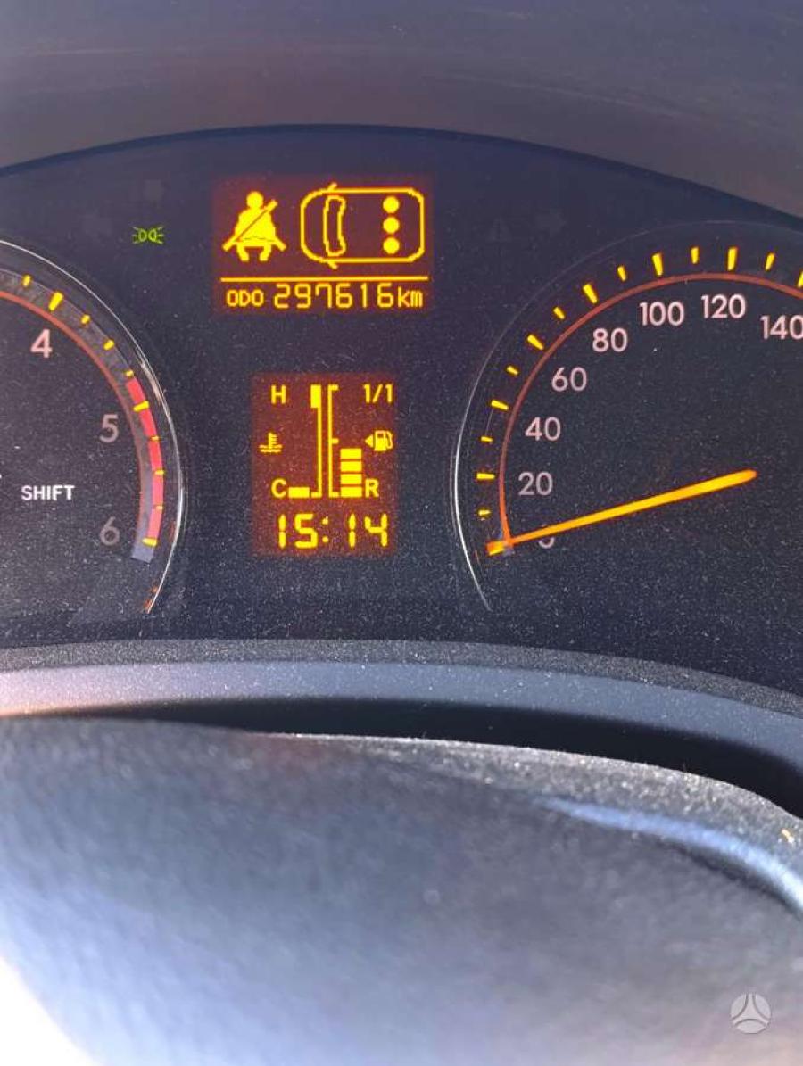 Grey Toyota Avensis 2009 in Siauliai, with an engine capacity of 2.23 L and mileage of 299 thousand km for 3500 €, photo 5 on AUTOMOTO.COM.LV