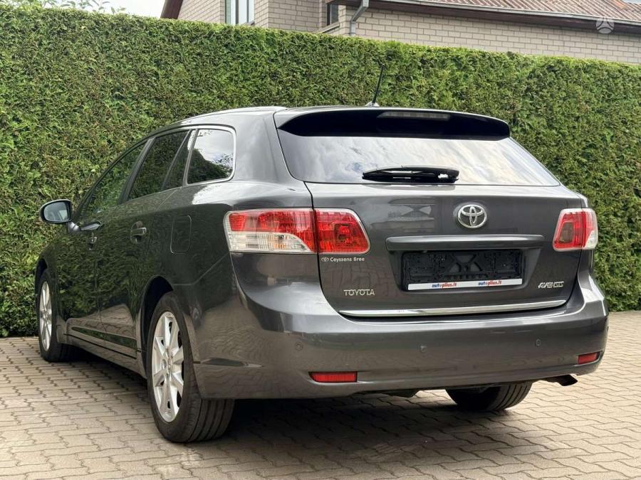 Grey Toyota Avensis 2009 in Ukmerge, with an engine capacity of 2.00 L and mileage of 280 thousand km for 4650 €, photo 5 on AUTOMOTO.COM.LV