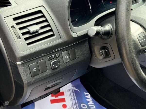 Grey Toyota Avensis 2009 in Ukmerge, with an engine capacity of 2.00 L and mileage of 280 thousand km for 4650 €, photo 8 on AUTOMOTO.COM.LV