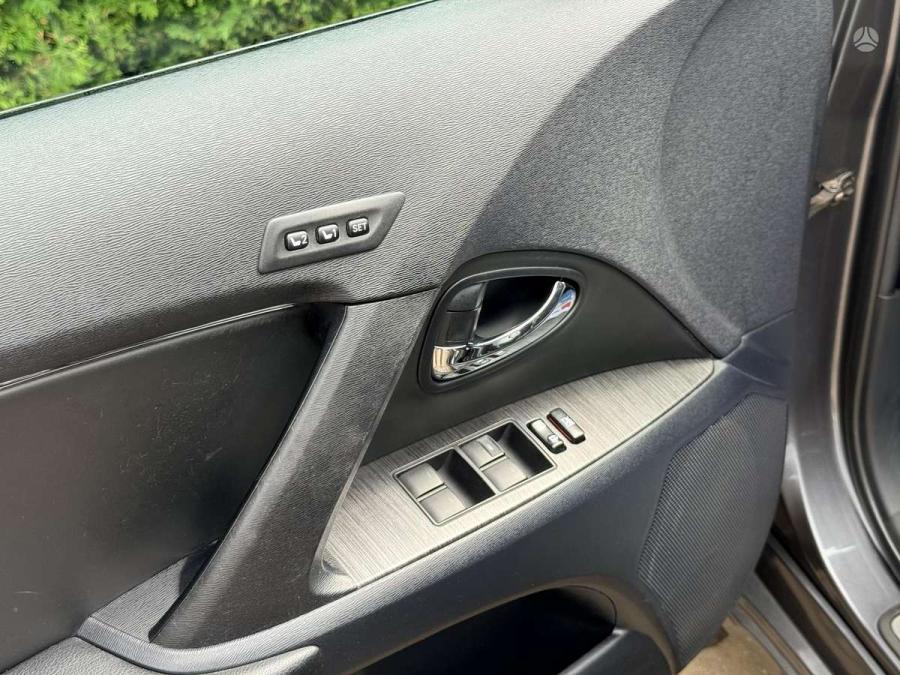 Grey Toyota Avensis 2009 in Ukmerge, with an engine capacity of 2.00 L and mileage of 280 thousand km for 4650 €, photo 11 on AUTOMOTO.COM.LV