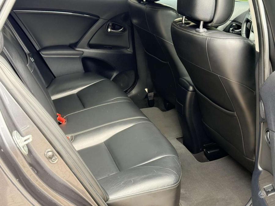 Grey Toyota Avensis 2009 in Ukmerge, with an engine capacity of 2.00 L and mileage of 280 thousand km for 4650 €, photo 14 on AUTOMOTO.COM.LV