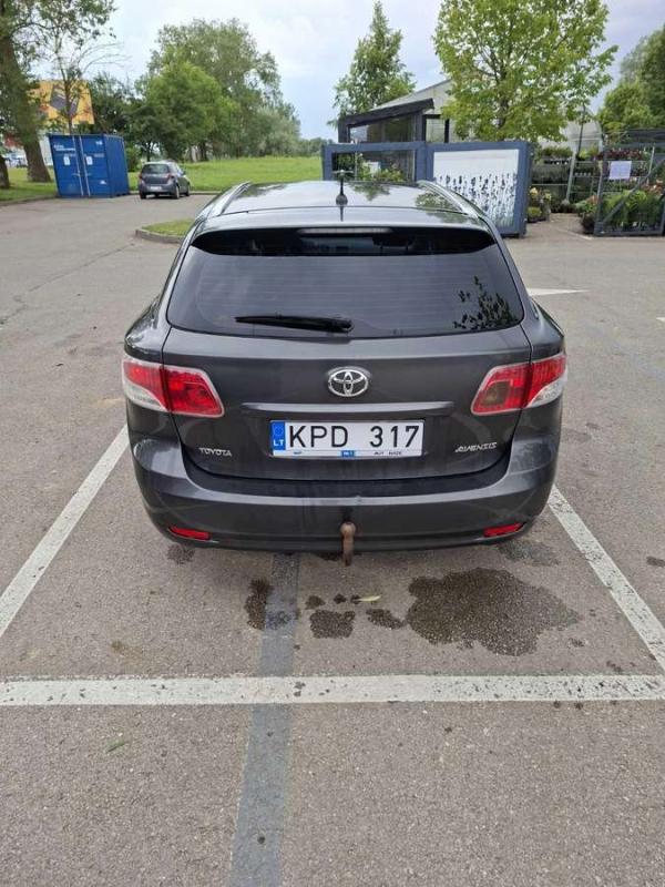 Grey Toyota Avensis 2009 in Siauliai, with an engine capacity of 2.00 L and mileage of 310 thousand km for 2500 €, photo 2 on AUTOMOTO.COM.LV