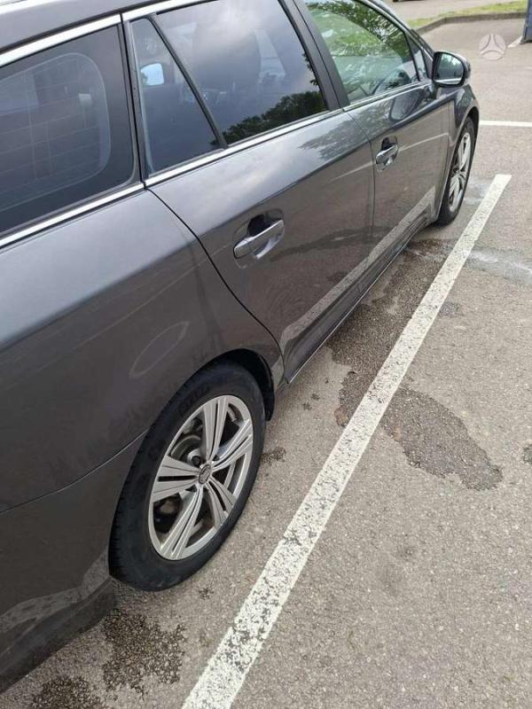 Grey Toyota Avensis 2009 in Siauliai, with an engine capacity of 2.00 L and mileage of 310 thousand km for 2500 €, photo 4 on AUTOMOTO.COM.LV