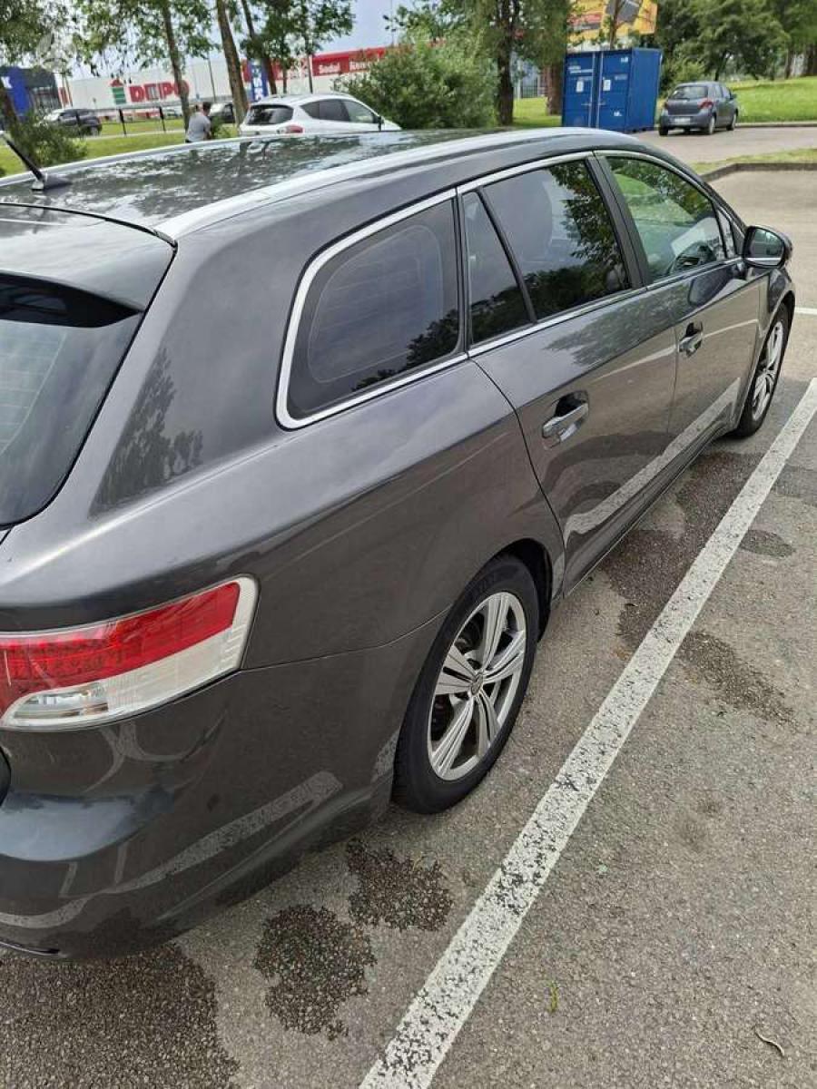 Pelēks Toyota Avensis 2009 Šauļi, ar dzinēja tilpumu 2.00 L un nobraukumu 310 tūkst. km par 2500 €, foto 8 vietnē AUTOMOTO.COM.LV