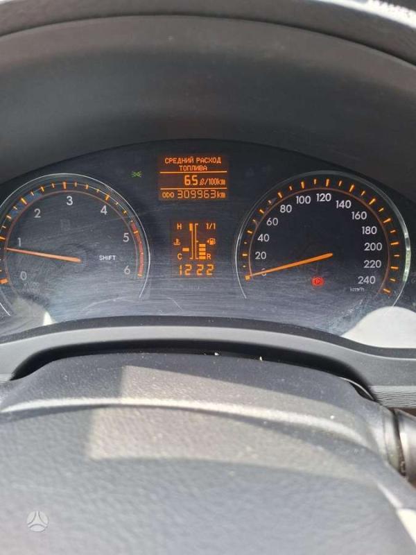 Grey Toyota Avensis 2009 in Siauliai, with an engine capacity of 2.00 L and mileage of 310 thousand km for 2500 €, photo 10 on AUTOMOTO.COM.LV
