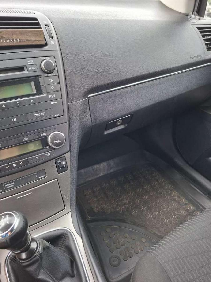 Pelēks Toyota Avensis 2009 Šauļi, ar dzinēja tilpumu 2.00 L un nobraukumu 310 tūkst. km par 2500 €, foto 12 vietnē AUTOMOTO.COM.LV