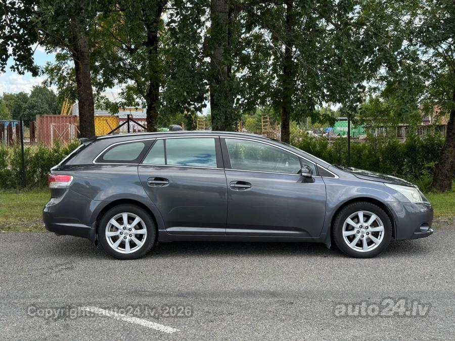 Pelēks Toyota Avensis 2009 Tallina, ar dzinēja tilpumu 2.20 L un nobraukumu 268 tūkst. km par 3999 €, foto 6 vietnē AUTOMOTO.COM.LV