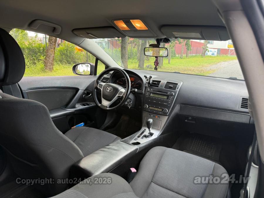 Pelēks Toyota Avensis 2009 Tallina, ar dzinēja tilpumu 2.20 L un nobraukumu 268 tūkst. km par 3999 €, foto 8 vietnē AUTOMOTO.COM.LV