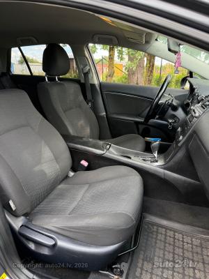 Pelēks Toyota Avensis 2009 Tallina, ar dzinēja tilpumu 2.20 L un nobraukumu 268 tūkst. km par 3999 €, foto 9 vietnē AUTOMOTO.COM.LV
