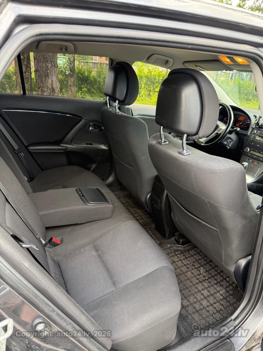 Pelēks Toyota Avensis 2009 Tallina, ar dzinēja tilpumu 2.20 L un nobraukumu 268 tūkst. km par 3999 €, foto 10 vietnē AUTOMOTO.COM.LV