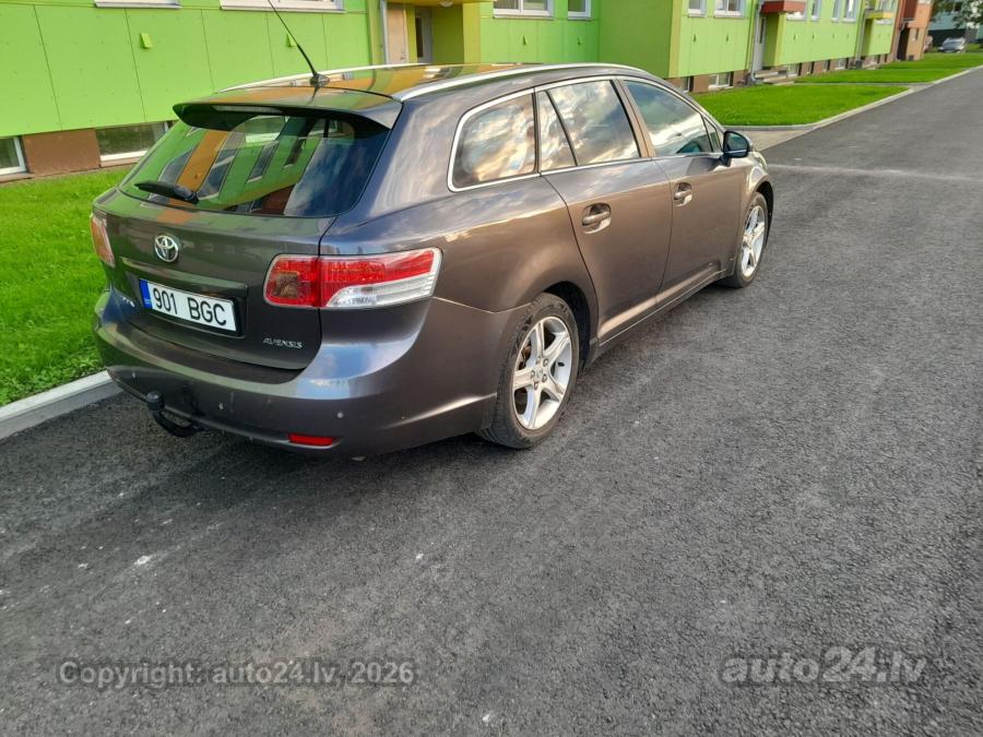 Серый Тойота Авенсис 2009 в Таллин, объемом двигателя 2.00 л и пробегом 326 тыс. км за 2500 €, фото 1 на AUTOMOTO.COM.LV
