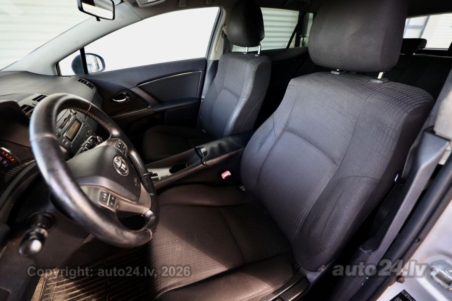 Grey Toyota Avensis 2009 in Tallinn, with an engine capacity of 1.80 L and mileage of 399 thousand km for 2800 €, photo 8 on AUTOMOTO.COM.LV