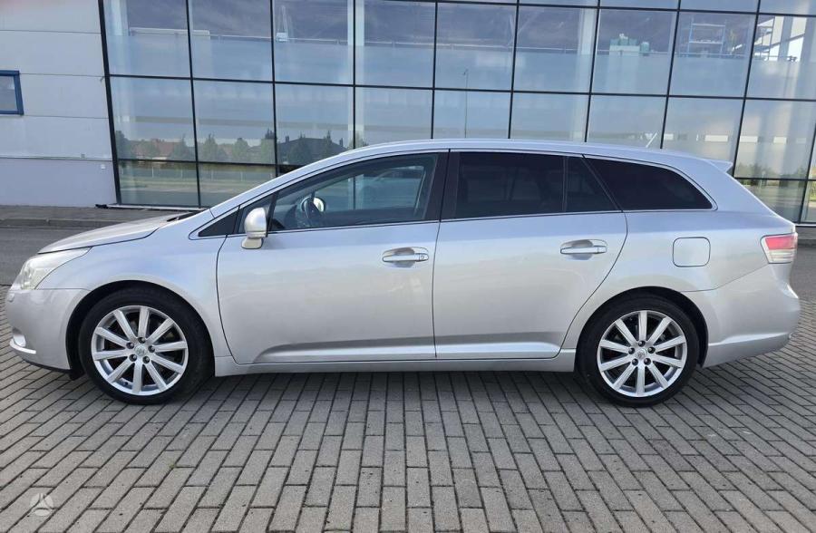 Pelēks Toyota Avensis 2009 Panevēža, ar dzinēja tilpumu 2.23 L un nobraukumu 247 tūkst. km par 4999 €, foto 3 vietnē AUTOMOTO.COM.LV