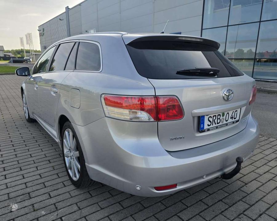 Pelēks Toyota Avensis 2009 Panevēža, ar dzinēja tilpumu 2.23 L un nobraukumu 247 tūkst. km par 4999 €, foto 4 vietnē AUTOMOTO.COM.LV