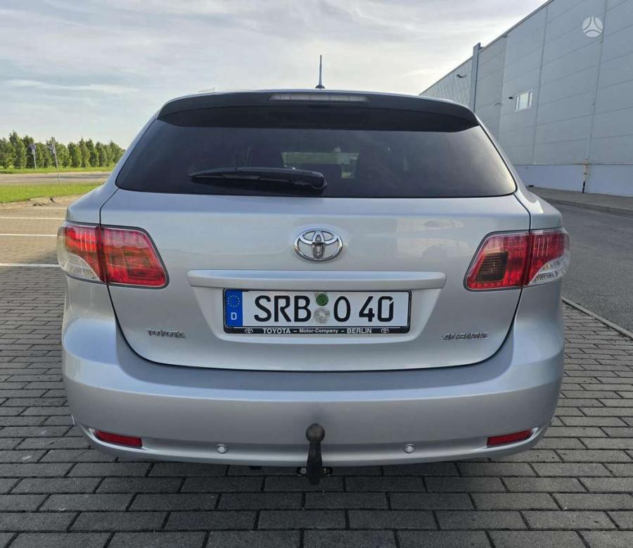 Pelēks Toyota Avensis 2009 Panevēža, ar dzinēja tilpumu 2.23 L un nobraukumu 247 tūkst. km par 4999 €, foto 5 vietnē AUTOMOTO.COM.LV