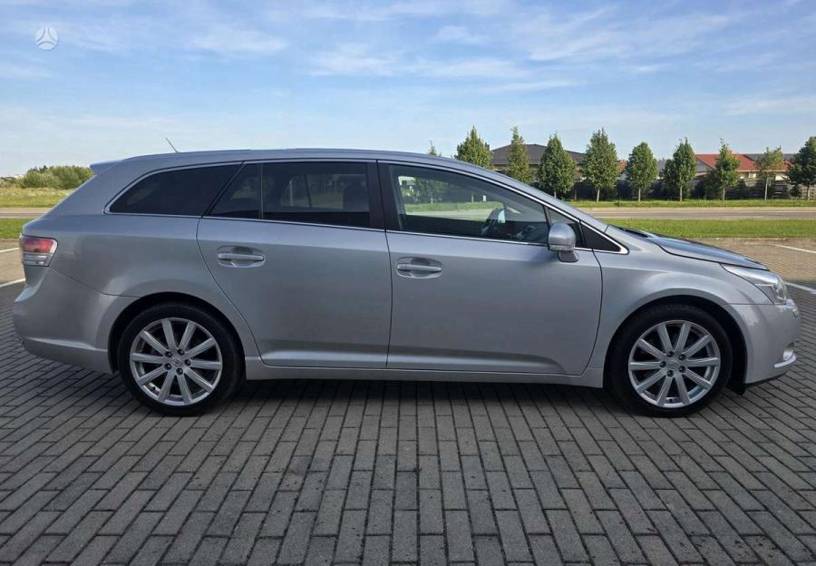 Pelēks Toyota Avensis 2009 Panevēža, ar dzinēja tilpumu 2.23 L un nobraukumu 247 tūkst. km par 4999 €, foto 7 vietnē AUTOMOTO.COM.LV