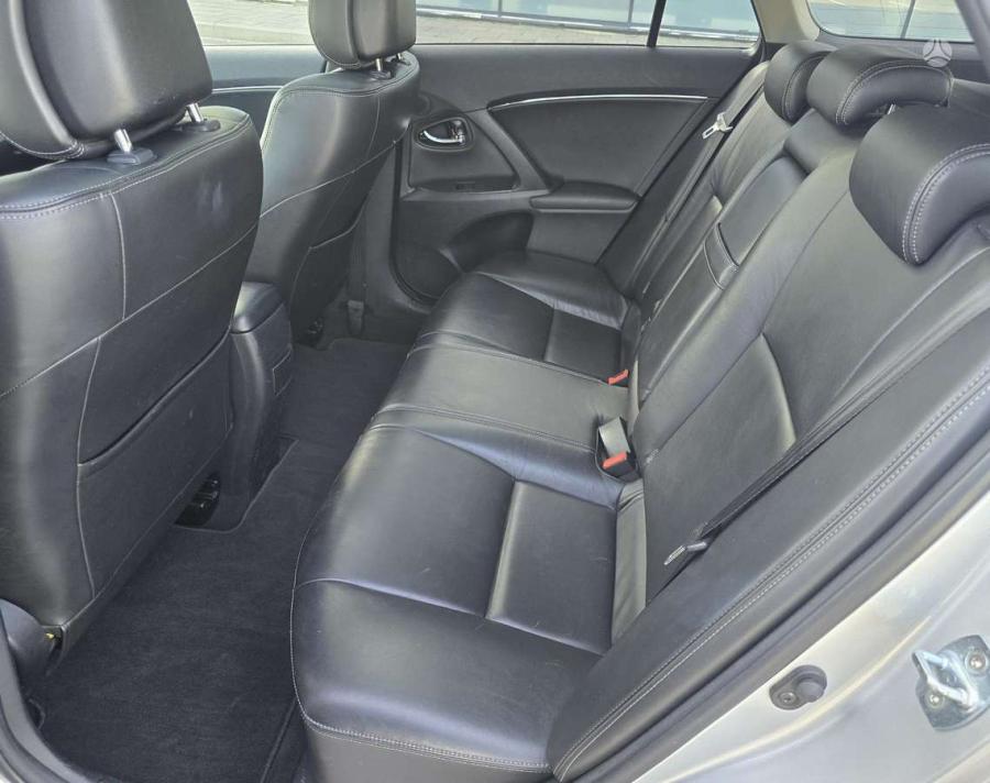Pelēks Toyota Avensis 2009 Panevēža, ar dzinēja tilpumu 2.23 L un nobraukumu 247 tūkst. km par 4999 €, foto 16 vietnē AUTOMOTO.COM.LV