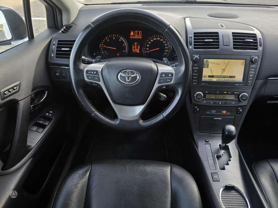 Pelēks Toyota Avensis 2009 Panevēža, ar dzinēja tilpumu 2.23 L un nobraukumu 247 tūkst. km par 4999 €, foto 19 vietnē AUTOMOTO.COM.LV