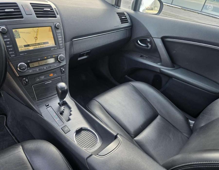 Pelēks Toyota Avensis 2009 Panevēža, ar dzinēja tilpumu 2.23 L un nobraukumu 247 tūkst. km par 4999 €, foto 26 vietnē AUTOMOTO.COM.LV