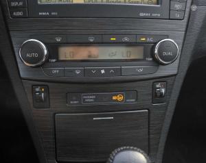 Pelēks Toyota Avensis 2009 Panevēža, ar dzinēja tilpumu 2.23 L un nobraukumu 247 tūkst. km par 4999 €, foto 29 vietnē AUTOMOTO.COM.LV