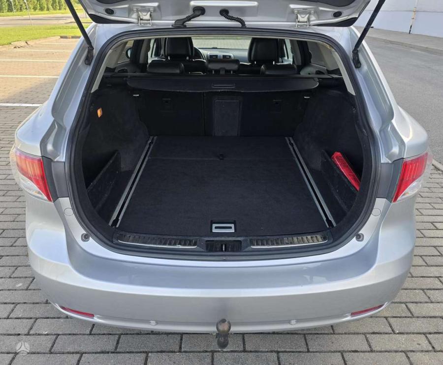 Pelēks Toyota Avensis 2009 Panevēža, ar dzinēja tilpumu 2.23 L un nobraukumu 247 tūkst. km par 4999 €, foto 33 vietnē AUTOMOTO.COM.LV