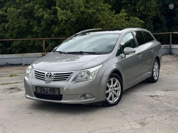 Pelēks Toyota Avensis 2009 Viļņa, ar dzinēja tilpumu 2.00 L un nobraukumu 291 tūkst. km par 3900 €, foto 1 vietnē AUTOMOTO.COM.LV