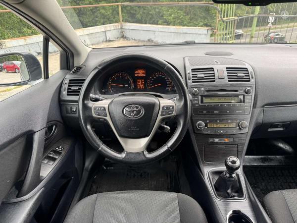 Pelēks Toyota Avensis 2009 Viļņa, ar dzinēja tilpumu 2.00 L un nobraukumu 291 tūkst. km par 3900 €, foto 5 vietnē AUTOMOTO.COM.LV
