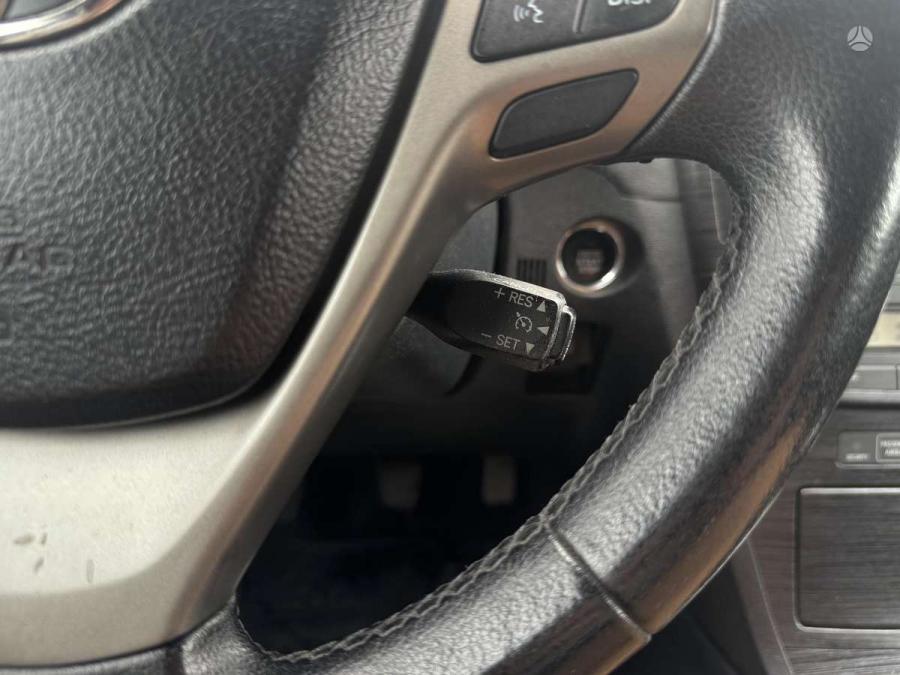 Pelēks Toyota Avensis 2009 Viļņa, ar dzinēja tilpumu 2.00 L un nobraukumu 291 tūkst. km par 3900 €, foto 7 vietnē AUTOMOTO.COM.LV