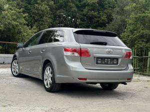 Pelēks Toyota Avensis 2009 Viļņa, ar dzinēja tilpumu 2.00 L un nobraukumu 291 tūkst. km par 3900 €, foto 11 vietnē AUTOMOTO.COM.LV
