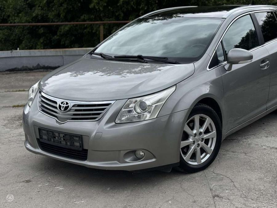 Pelēks Toyota Avensis 2009 Viļņa, ar dzinēja tilpumu 2.00 L un nobraukumu 291 tūkst. km par 3900 €, foto 12 vietnē AUTOMOTO.COM.LV