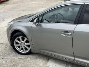 Pelēks Toyota Avensis 2009 Viļņa, ar dzinēja tilpumu 2.00 L un nobraukumu 291 tūkst. km par 3900 €, foto 14 vietnē AUTOMOTO.COM.LV