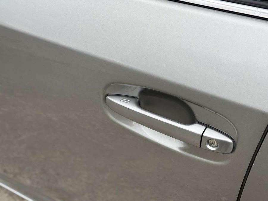 Pelēks Toyota Avensis 2009 Viļņa, ar dzinēja tilpumu 2.00 L un nobraukumu 291 tūkst. km par 3900 €, foto 15 vietnē AUTOMOTO.COM.LV