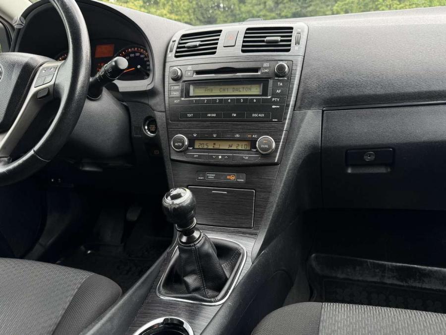 Pelēks Toyota Avensis 2009 Viļņa, ar dzinēja tilpumu 2.00 L un nobraukumu 291 tūkst. km par 3900 €, foto 20 vietnē AUTOMOTO.COM.LV