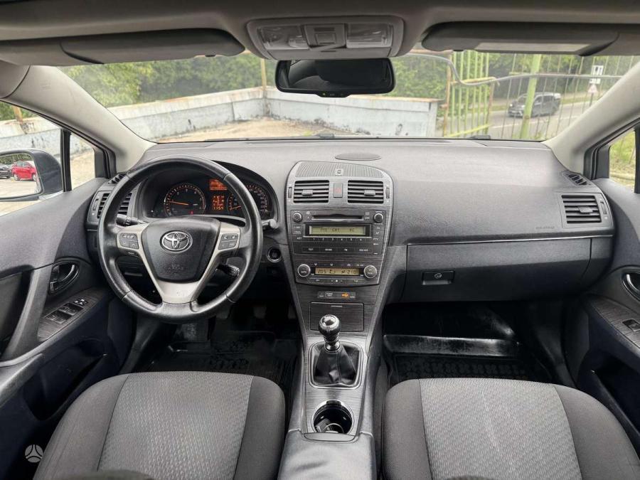 Pelēks Toyota Avensis 2009 Viļņa, ar dzinēja tilpumu 2.00 L un nobraukumu 291 tūkst. km par 3900 €, foto 21 vietnē AUTOMOTO.COM.LV
