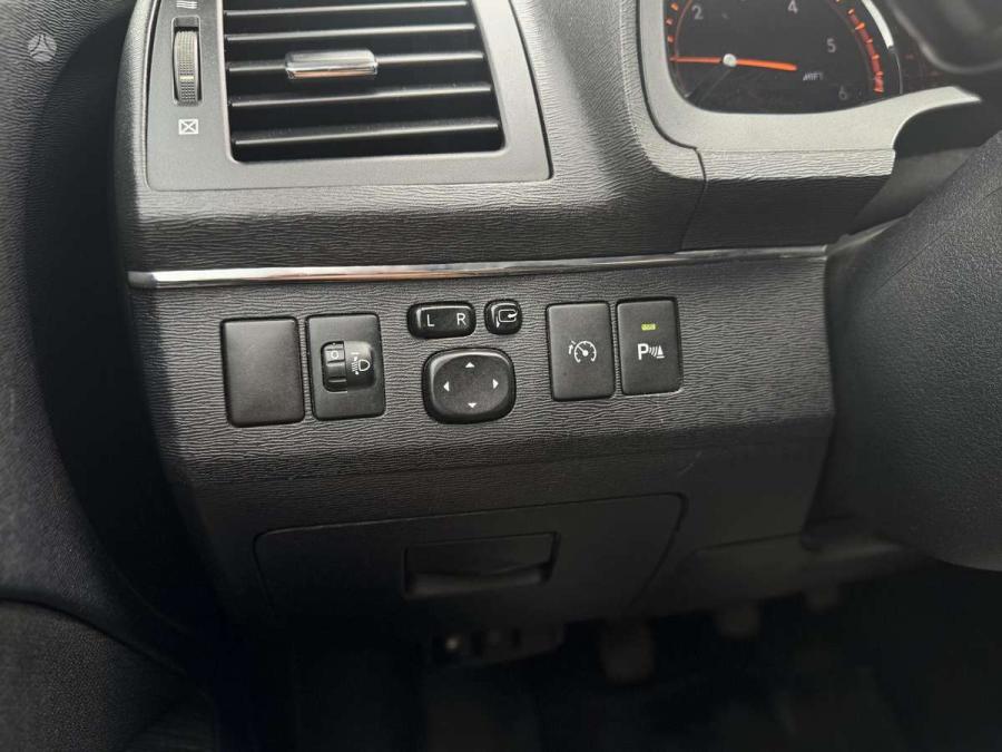 Pelēks Toyota Avensis 2009 Viļņa, ar dzinēja tilpumu 2.00 L un nobraukumu 291 tūkst. km par 3900 €, foto 22 vietnē AUTOMOTO.COM.LV
