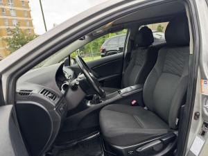Pelēks Toyota Avensis 2009 Viļņa, ar dzinēja tilpumu 2.00 L un nobraukumu 291 tūkst. km par 3900 €, foto 24 vietnē AUTOMOTO.COM.LV