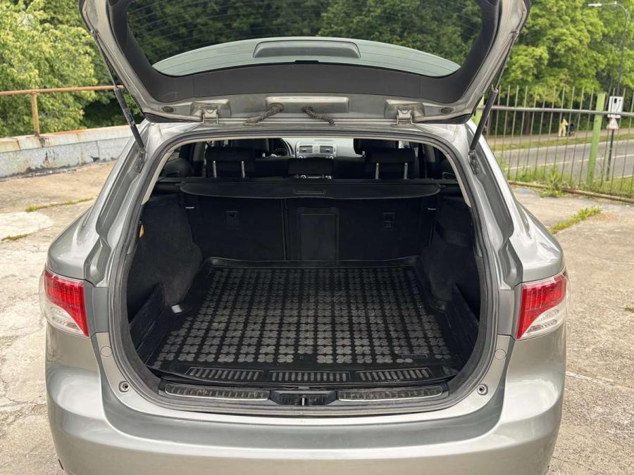 Pelēks Toyota Avensis 2009 Viļņa, ar dzinēja tilpumu 2.00 L un nobraukumu 291 tūkst. km par 3900 €, foto 26 vietnē AUTOMOTO.COM.LV