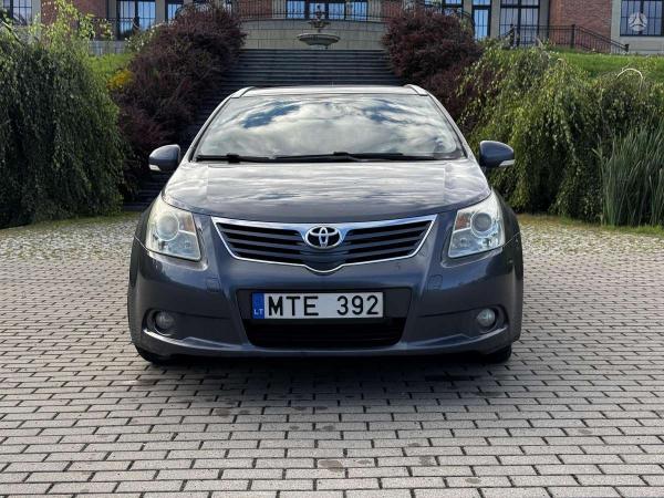 Pelēks Toyota Avensis 2009 Viļņa, ar dzinēja tilpumu 2.00 L un nobraukumu 378 tūkst. km par 3450 €, foto 1 vietnē AUTOMOTO.COM.LV