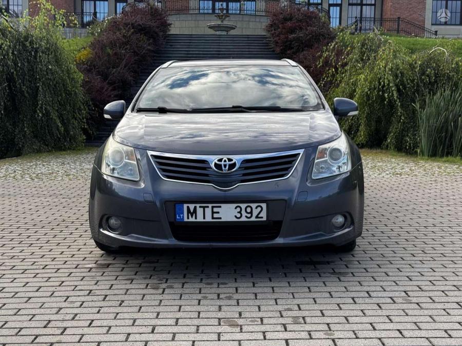 Grey Toyota Avensis 2009 in Vilnius, with an engine capacity of 2.00 L and mileage of 378 thousand km for 3450 €, photo 1 on AUTOMOTO.COM.LV