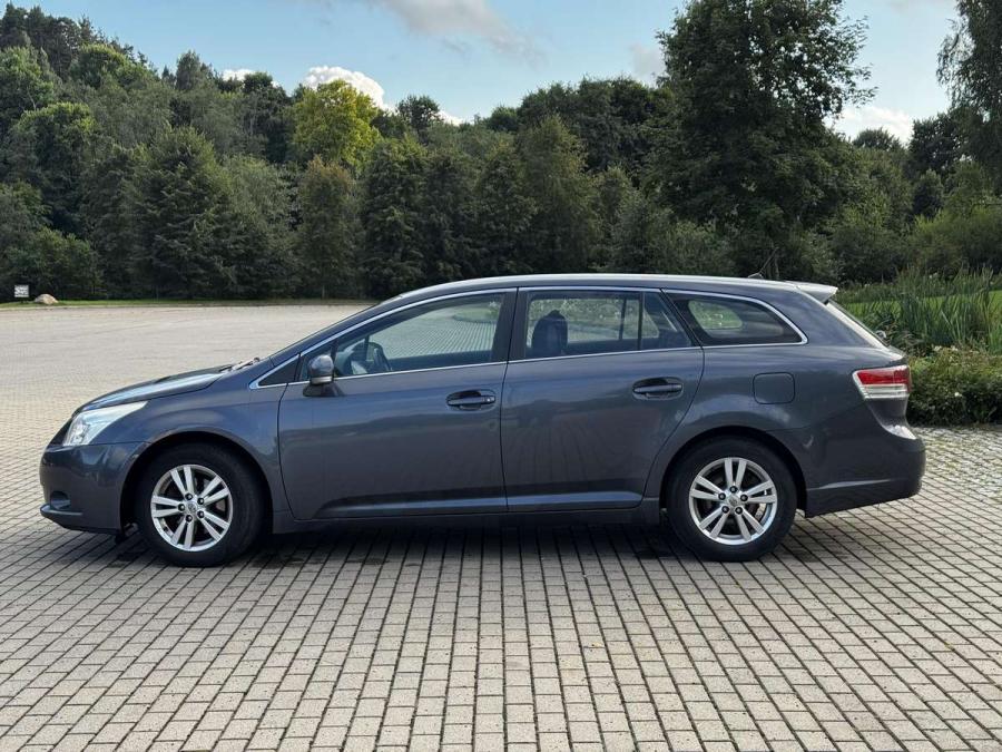 Grey Toyota Avensis 2009 in Vilnius, with an engine capacity of 2.00 L and mileage of 378 thousand km for 3450 €, photo 3 on AUTOMOTO.COM.LV